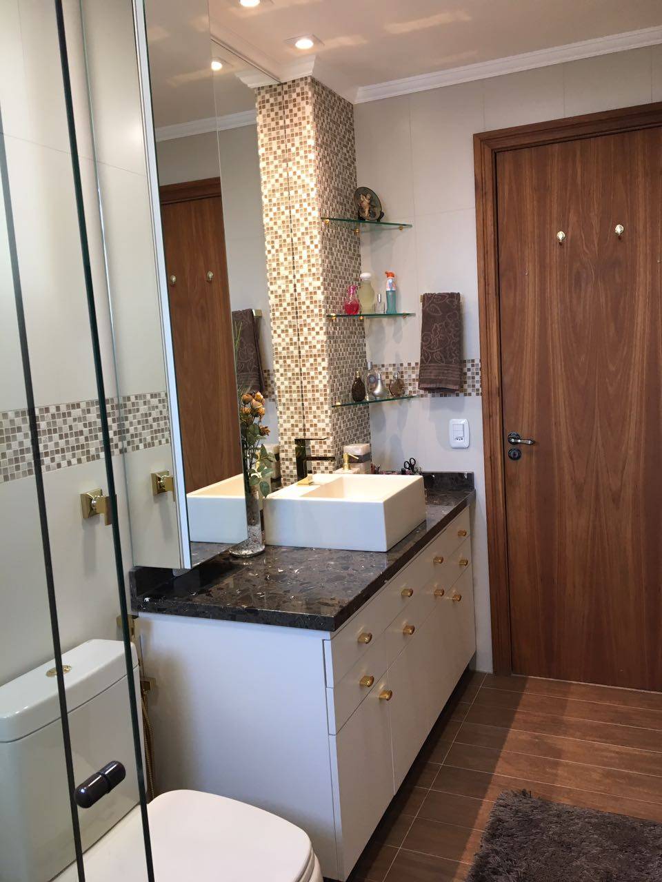 Dormitório com tons amadeirados - MDZ design